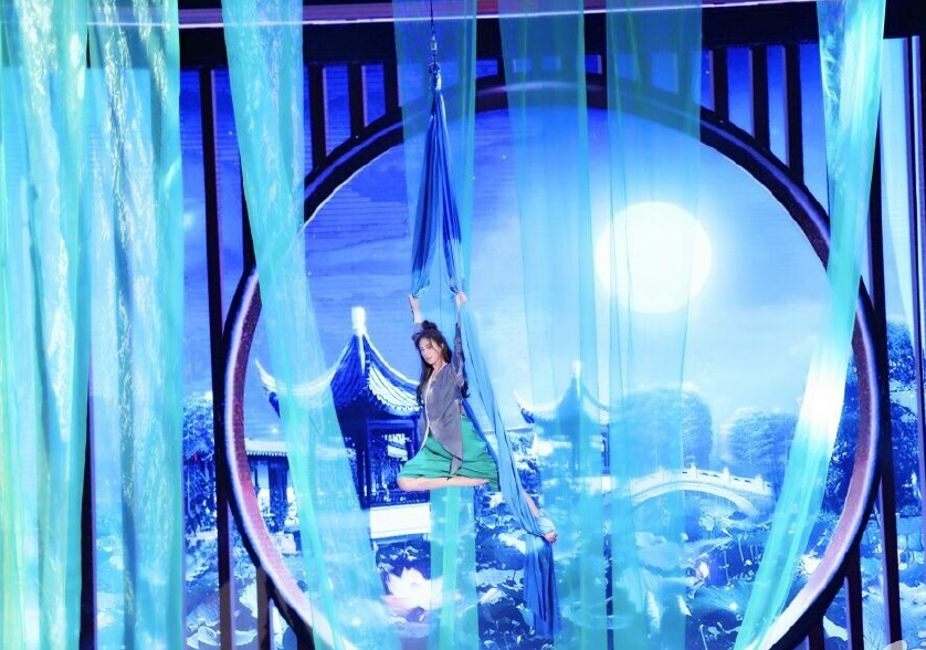 林志玲穿紧身裙秀身材 主动招手亲和力max (52图) -6park.com