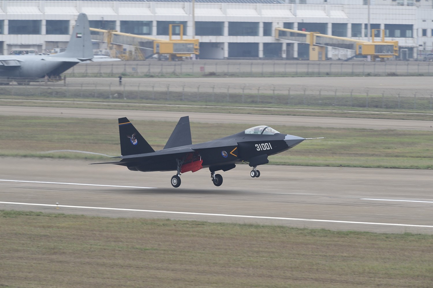 歼31试飞 网友评飞行平稳象客机_网易新闻